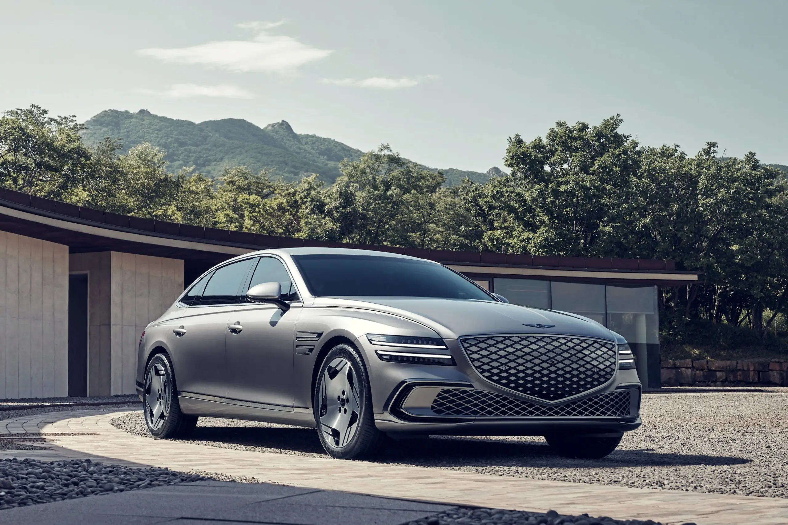 Genesis lanza el nuevo diseño electrificado del G80 en Corea.